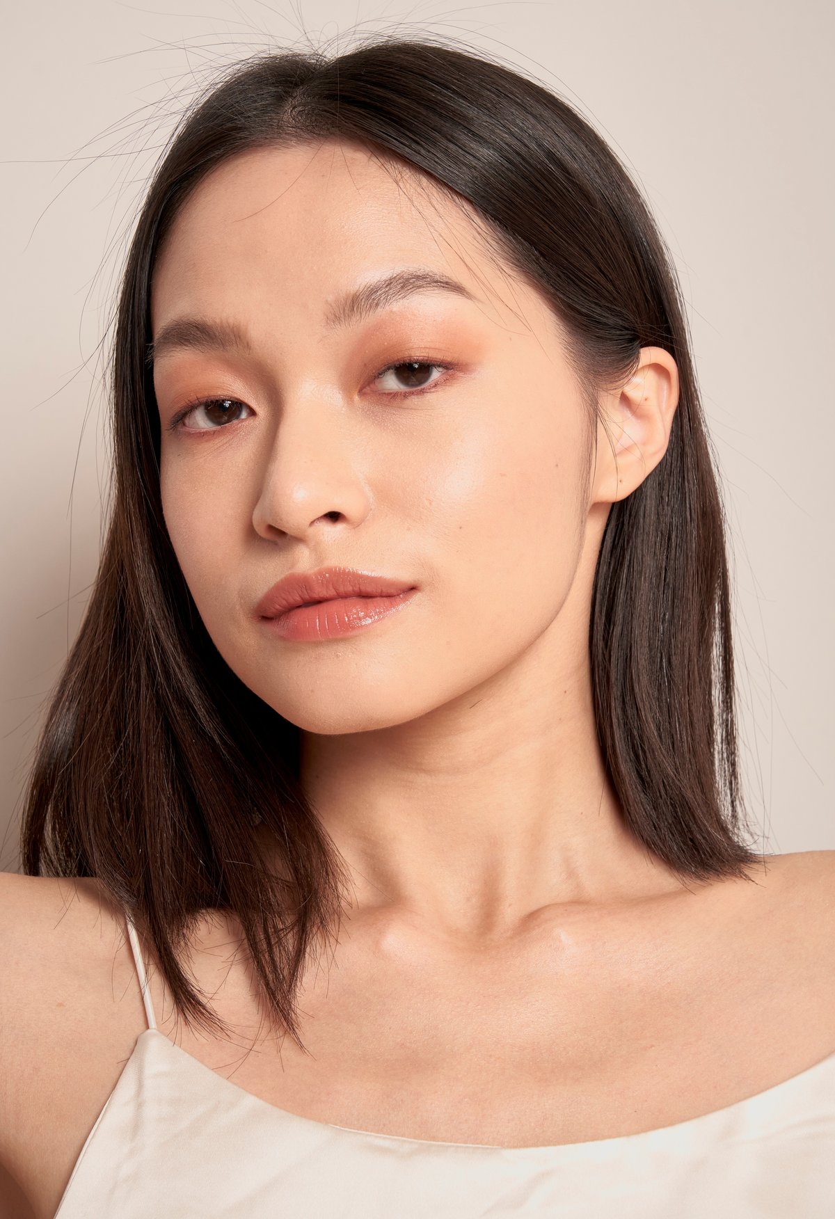 【RMK】10月新品W修護菁萃系列、不設限眼影妝開箱 MODLE妝感 | @cosme