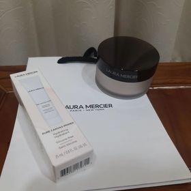 Ada Lee - [LAURA MERCIER 蘿拉蜜思] 煥顏透明蜜粉 | @cosme