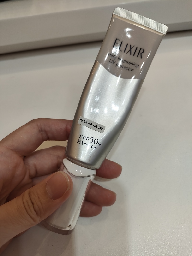 上官雨墨 - [ELIXIR 怡麗絲爾] 淨白多效美肌乳WT+ | @cosme