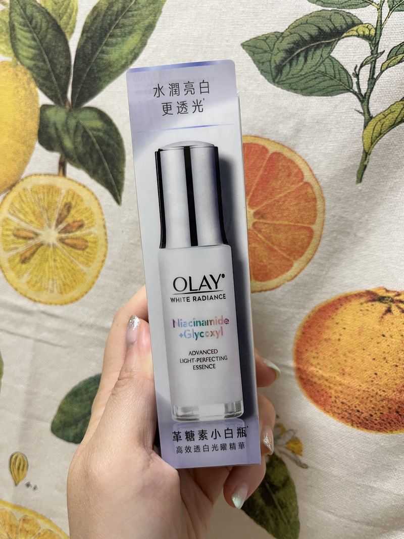 Sofia Wang - [OLAY 歐蕾] 高效透白光塑淡斑精華(光感小白瓶,革糖 | @cosme