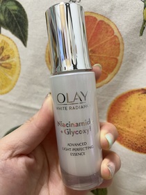 Sofia Wang - [OLAY 歐蕾] 高效透白光塑淡斑精華(光感小白瓶,革糖 | @cosme