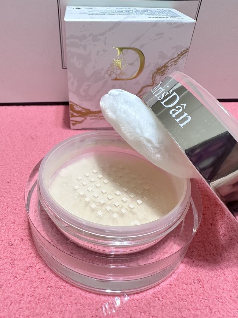 草莓氣球 - [Chris’Dan 克莉絲丹] 光采無瑕蜜粉 | @cosme