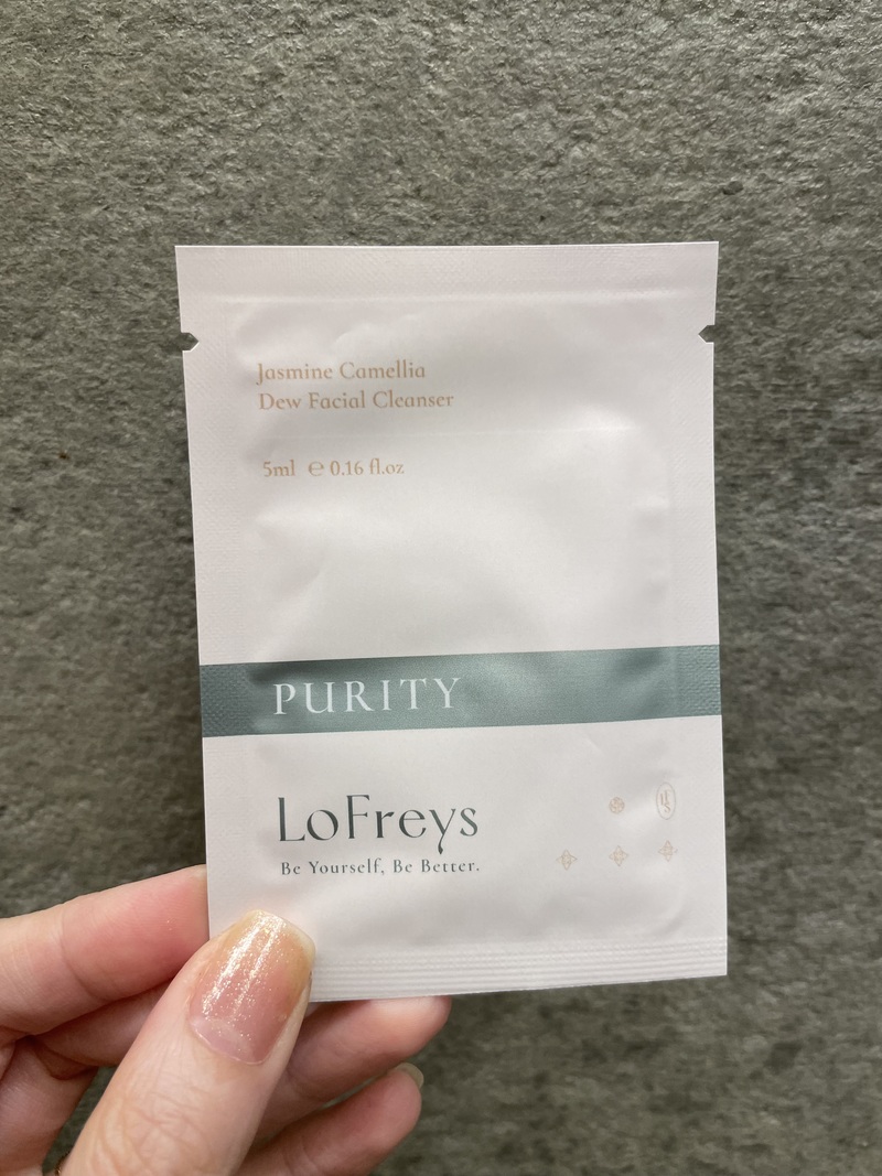 winnieyen - [LoFreys 洛妃思] 茶花淨膚天然洗面露 | @cosme