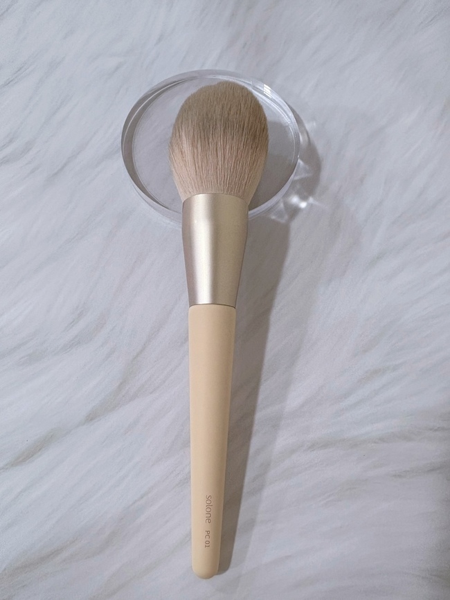 Solone 【蜜桃奶昔系列】法式清焙蛋型蜜粉刷/PC01的照片影片一覽 | 找美妝@cosme