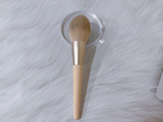 Solone 【蜜桃奶昔系列】法式清焙蛋型蜜粉刷/PC01的照片影片一覽 | 找美妝@cosme