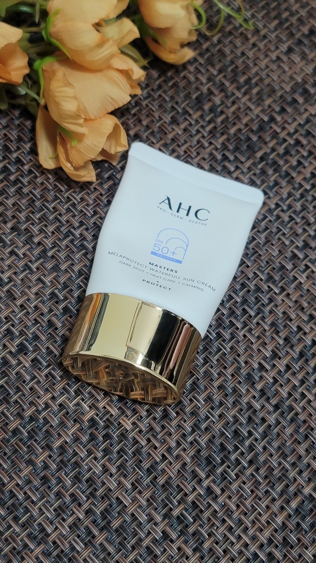 Jk娜比 - [AHC] 9重全護撫紋淡斑防曬乳SPF50+/PA++++(小白傘防 | @cosme